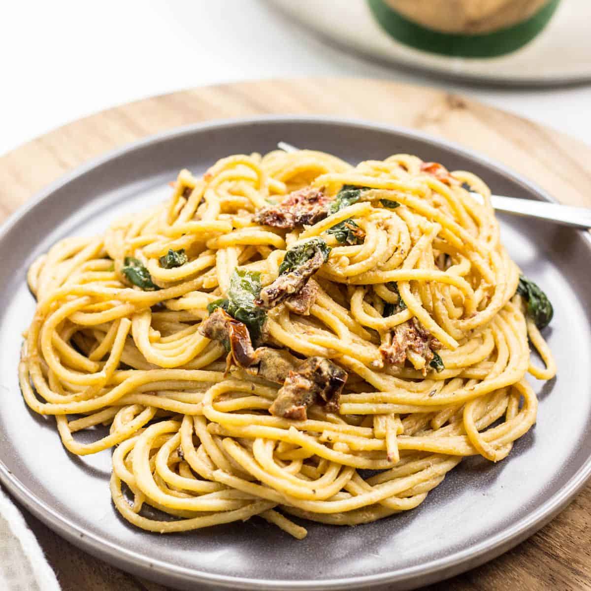 Sun-dried Tomato Spinach Spaghetti – Wee Little Vegans